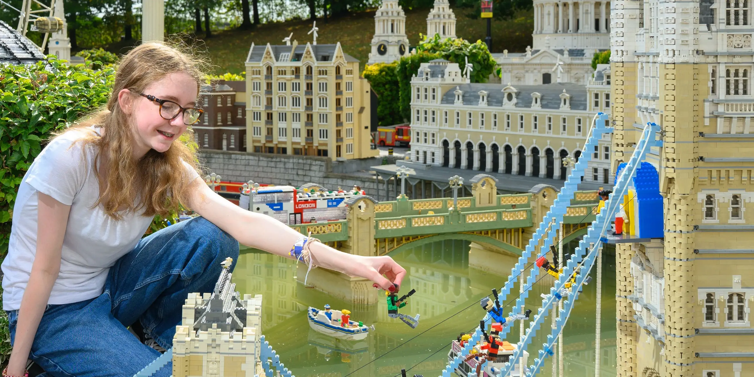 LEGOLAND Windsor krönt erste Mini-Bürgermeisterin von Miniland London ...